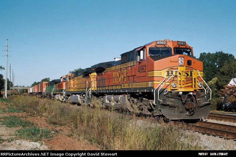 Q184/BNSF 4562
